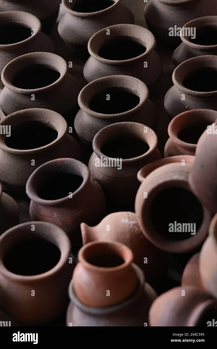 Hand in mud clay hi-res stock photography and images - Alamy