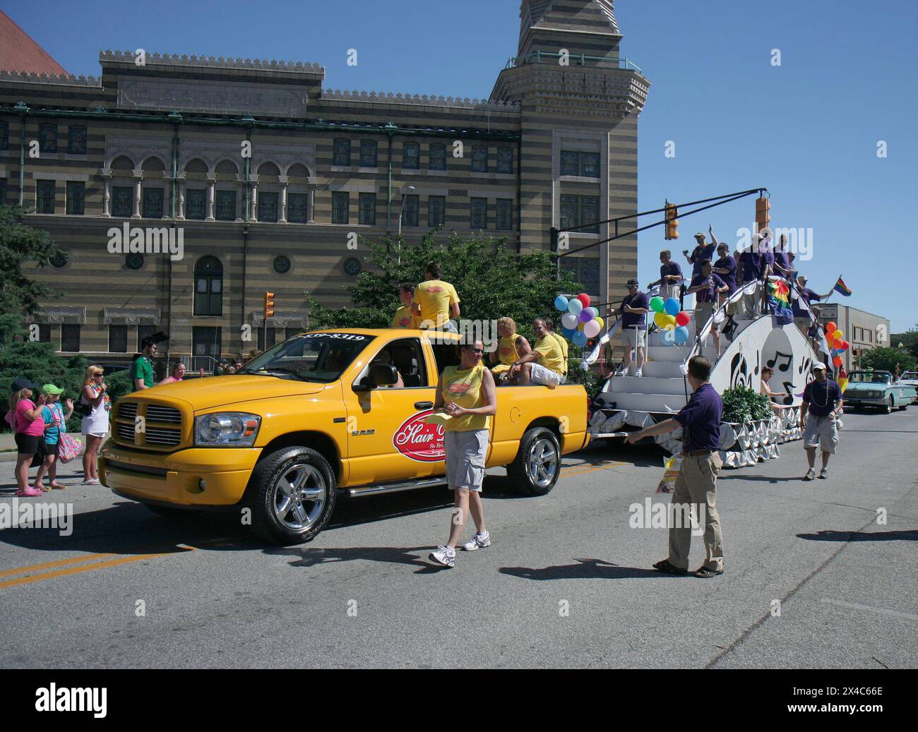 INDIANAPOLIS, IN, USA-JUNE 14,2008:Colorful Parade Float with People ...