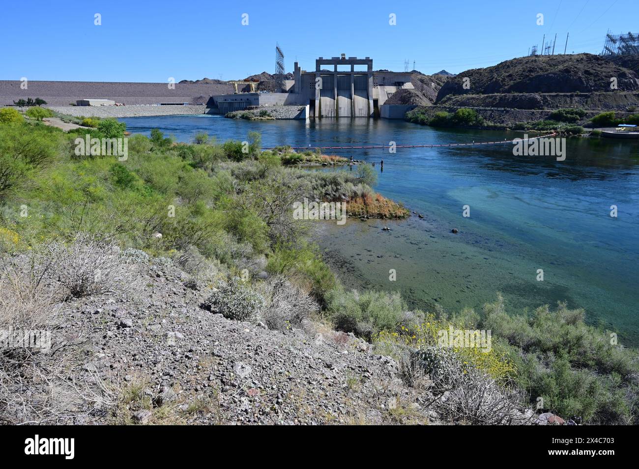 Davis Dam on the Colorado River forming Lake Mohave Stock Photo - Alamy