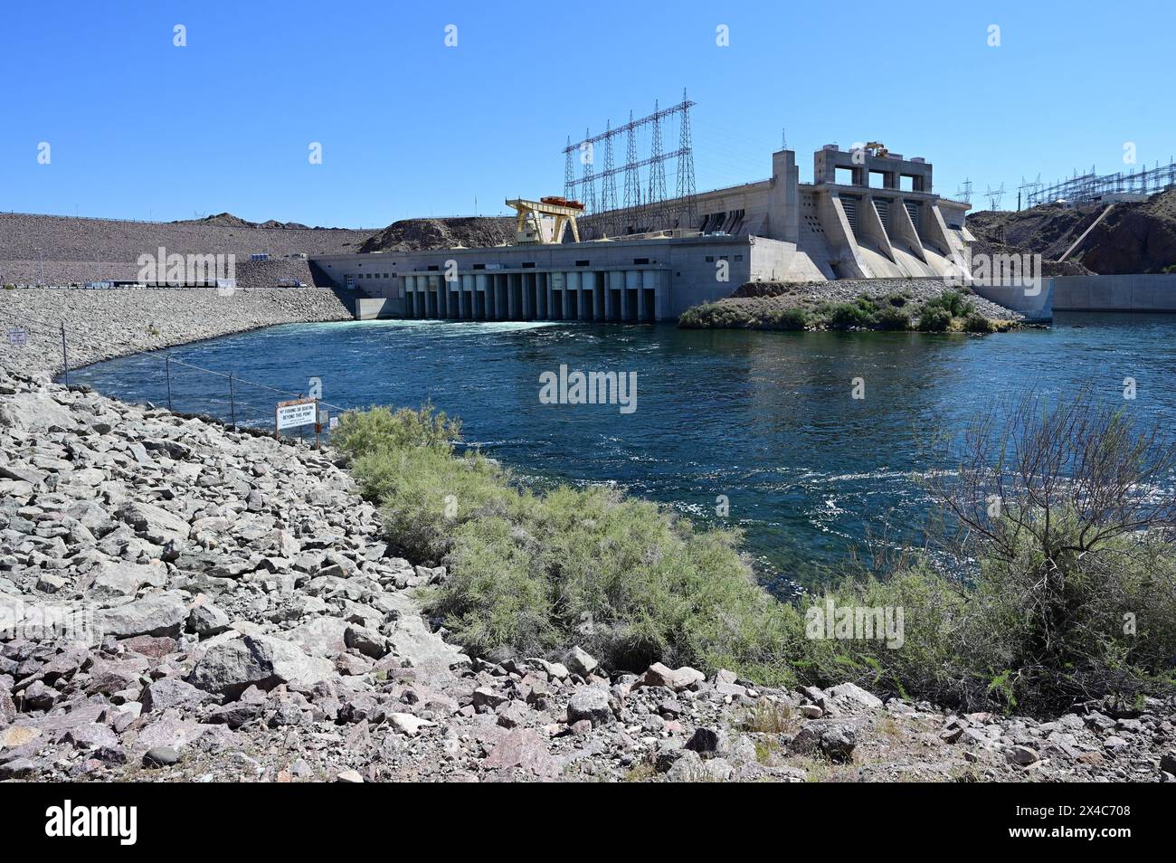 Davis Dam on the Colorado River forming Lake Mohave Stock Photo - Alamy