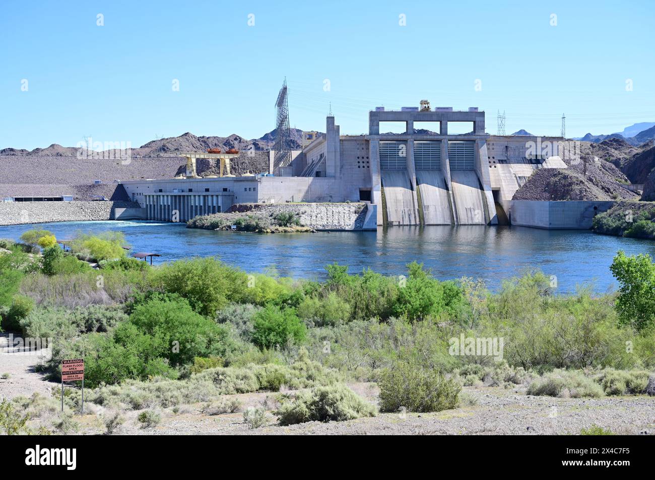 Davis Dam on the Colorado River forming Lake Mohave Stock Photo - Alamy