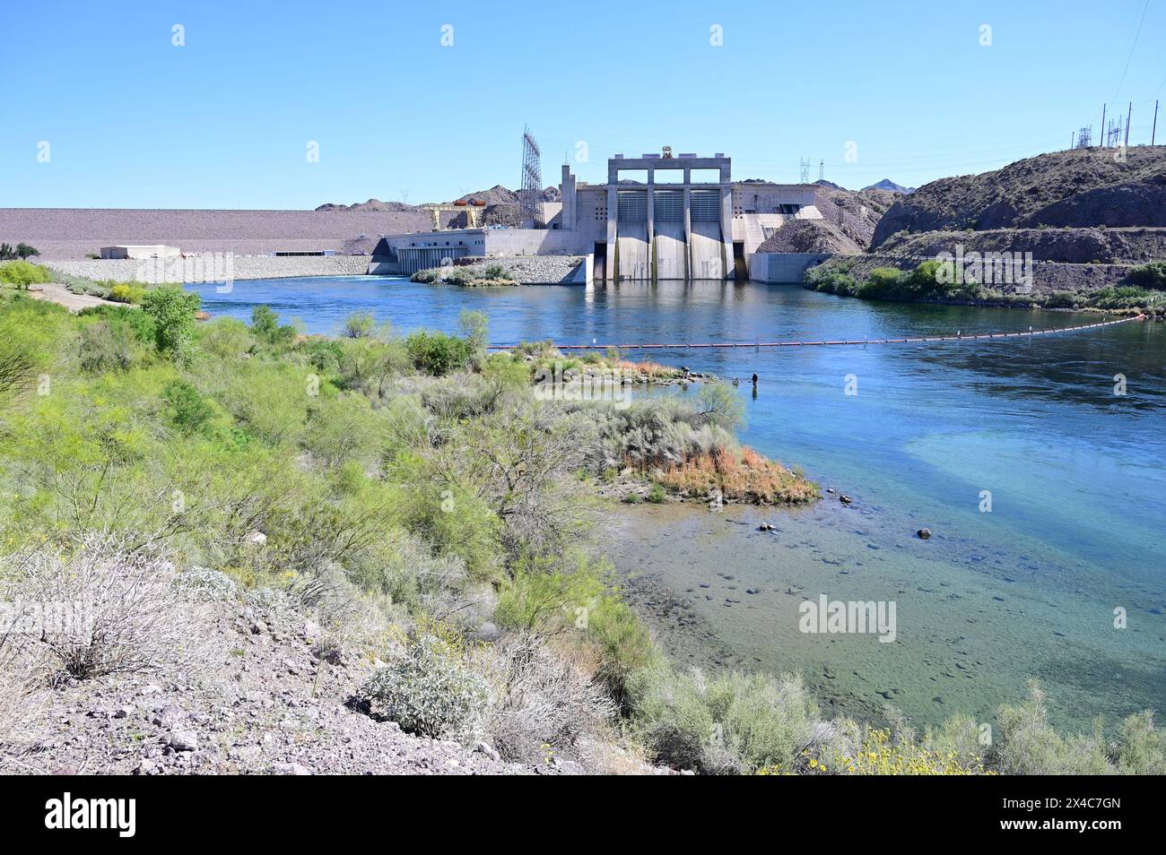 Davis Dam on the Colorado River forming Lake Mohave Stock Photo - Alamy