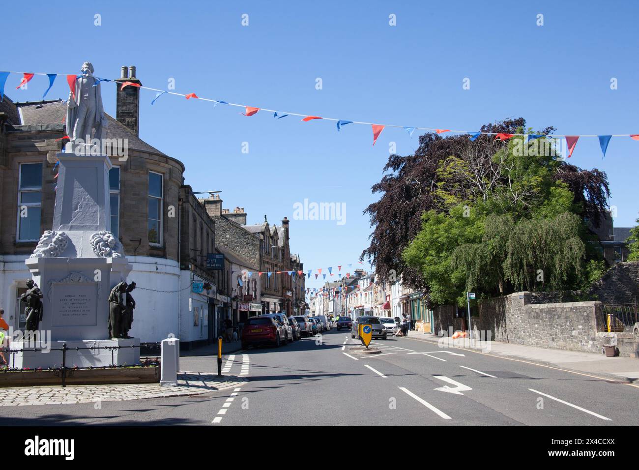 Views of Selkirk, with the Mungo Park monument in The Scottish Borders ...