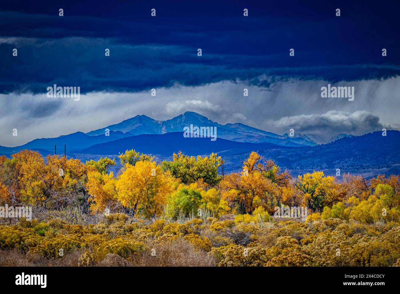 Fort collins colorado mountains hi-res stock photography and images - Alamy