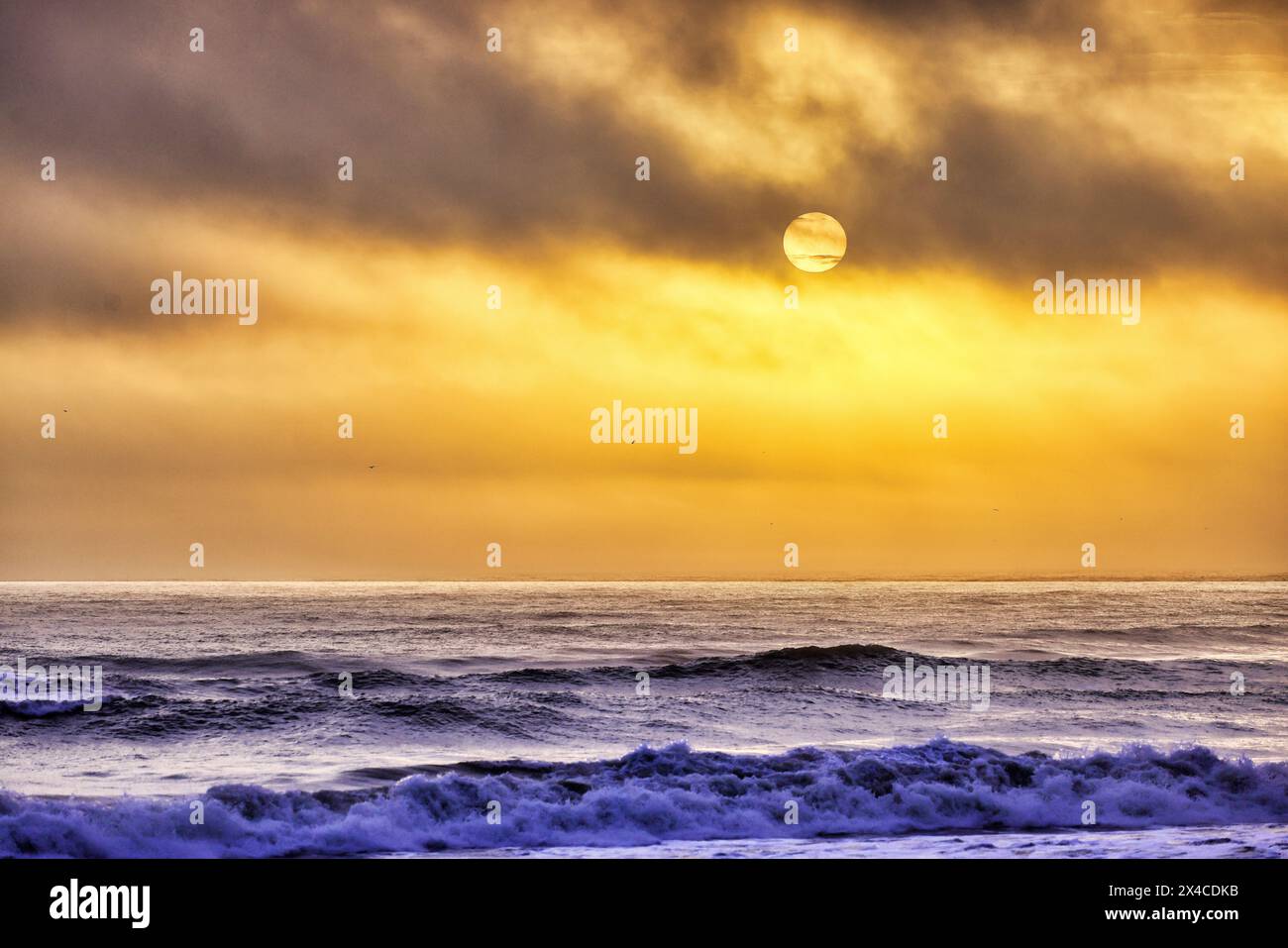 Sunburst over the Atlantic Ocean in an early morning sunrise Stock ...