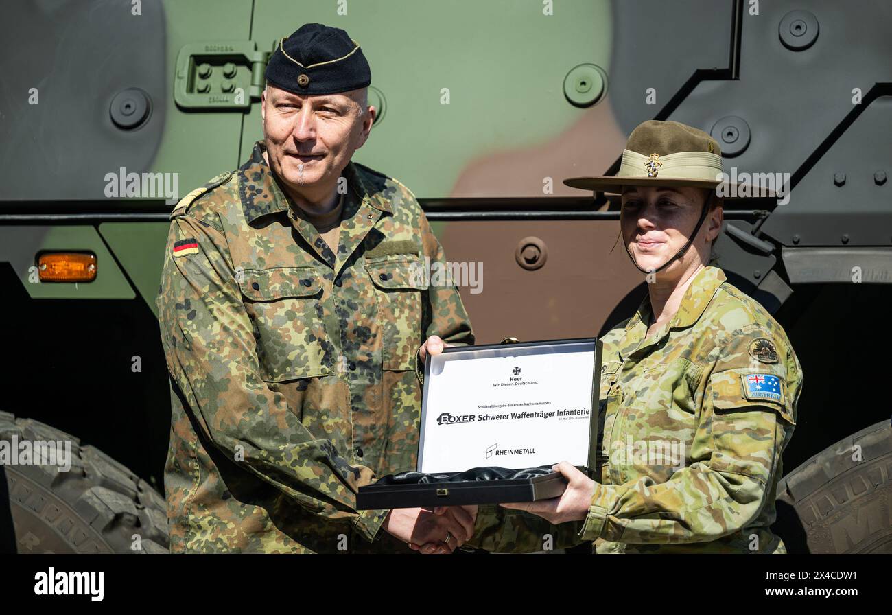 02 May 2024, Lower Saxony, Unterlüß: Carsten Stawitzki (l), Vice ...