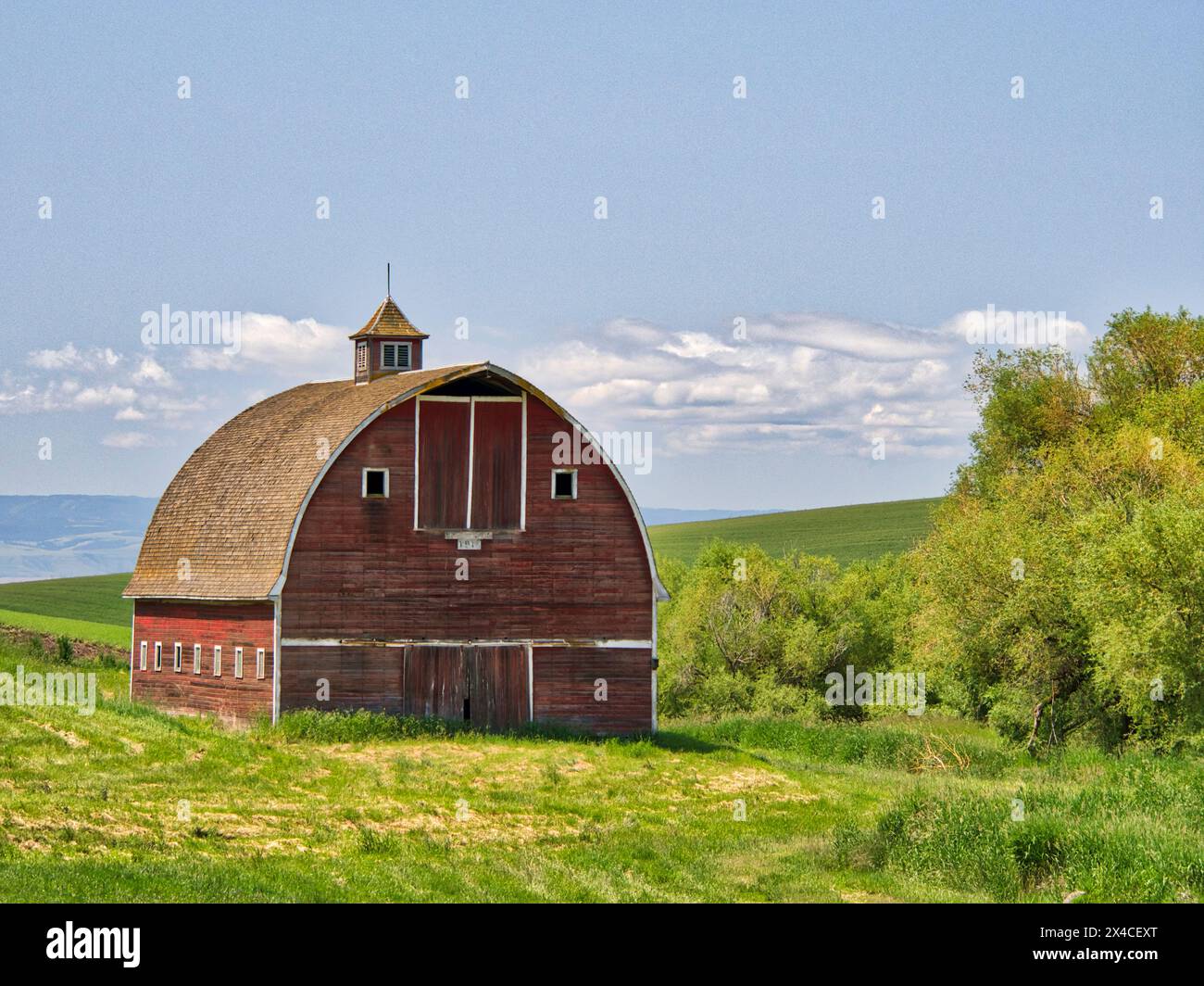 USA, Idaho, Palouse. Old 1819 red barn in the Palouse. (Editorial Use ...