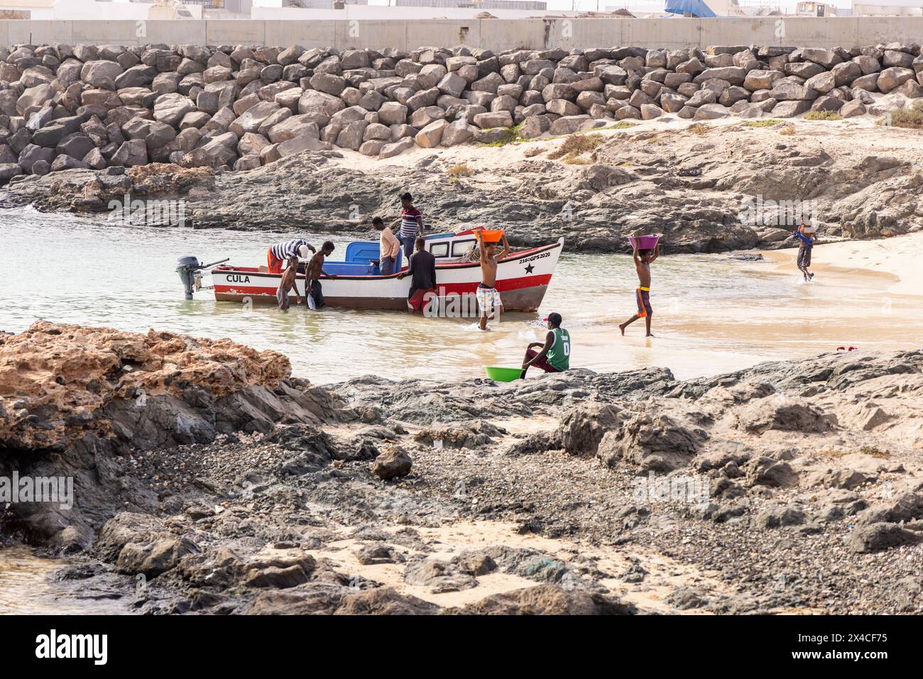 Fishermen in Sal Rei Boa Vista landing their catch of the day, Sal Rei ...