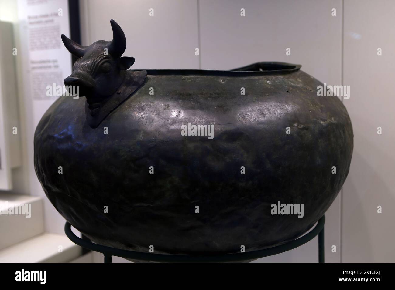 Bronze cauldron hi-res stock photography and images - Alamy