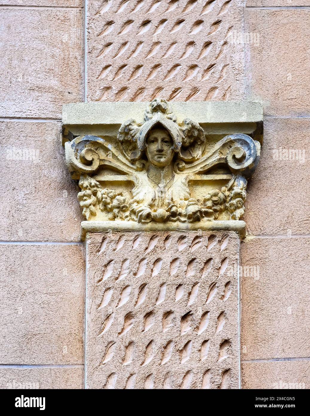Medieval column capital hi-res stock photography and images - Alamy