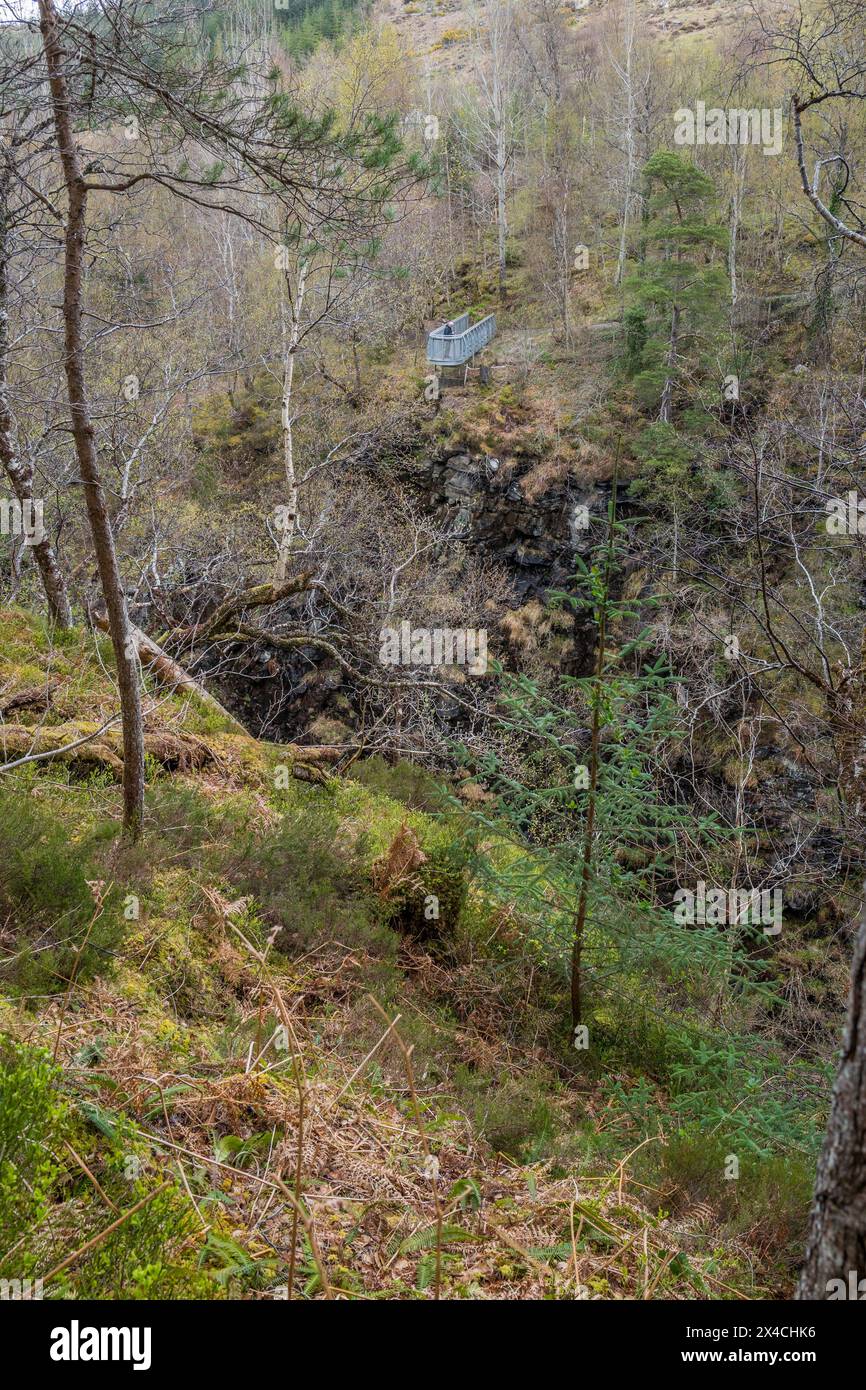 The cantilevered viewing platform for visitors to look down into the ...
