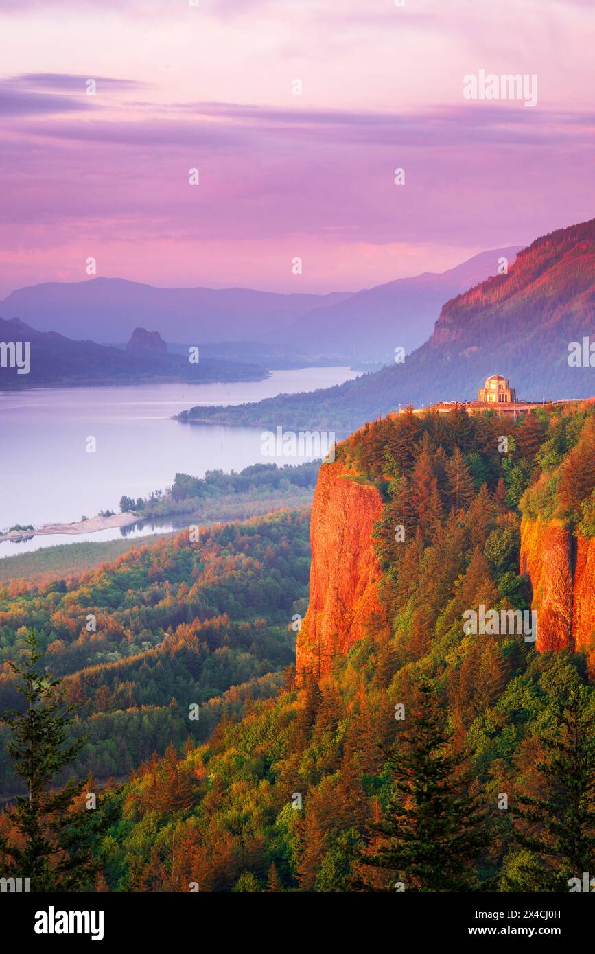 Evening light on the Columbia River and Crown Point Vista House ...