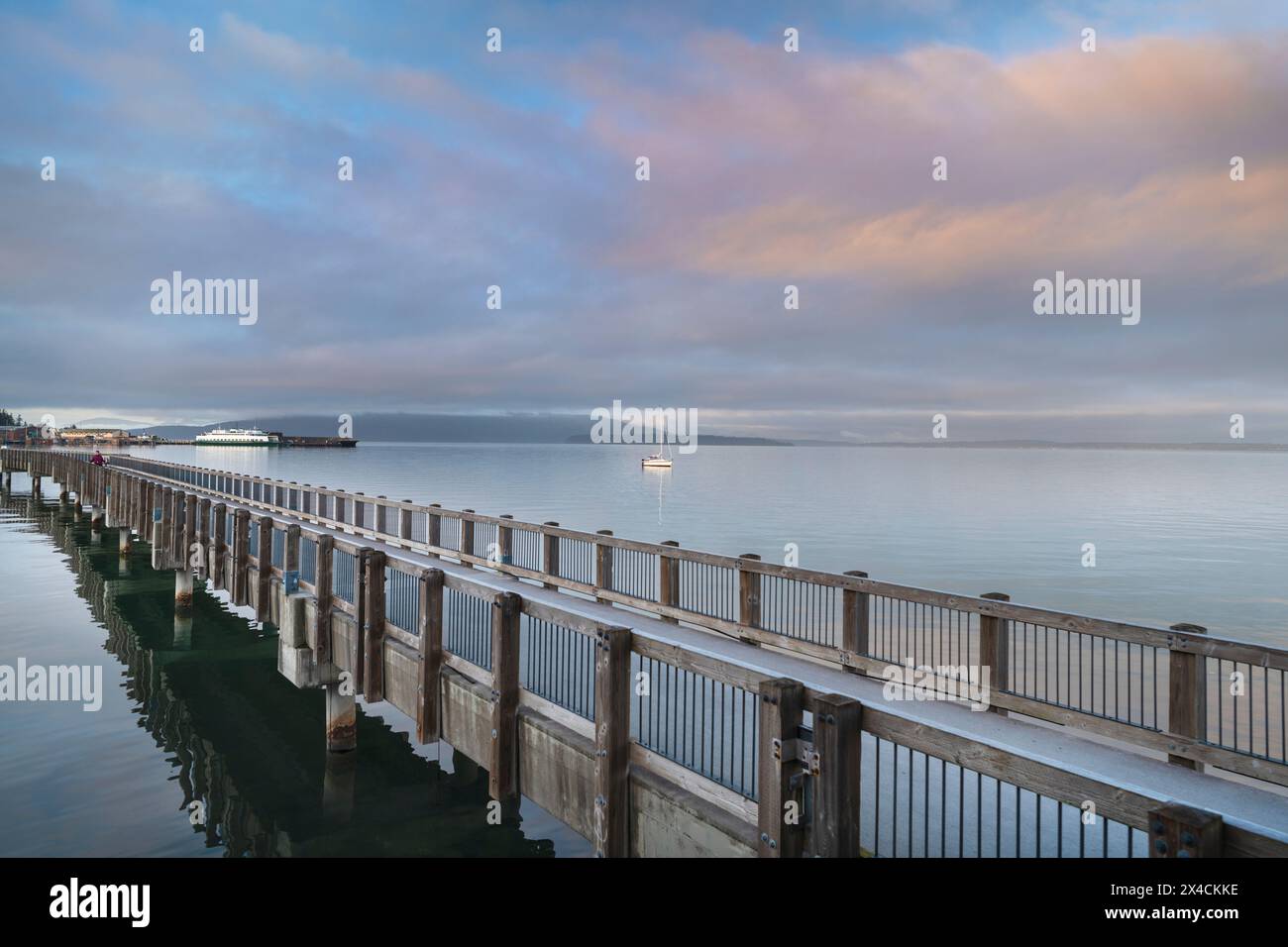 Taylor Dock Boardwalk, Boulevard Park Bellingham, Washington State ...