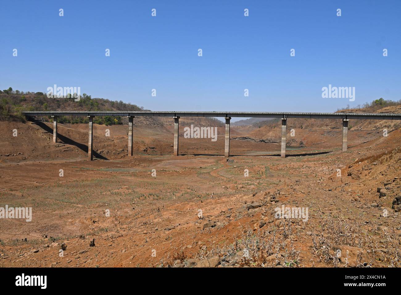 Vaitarna river bed hi-res stock photography and images - Alamy