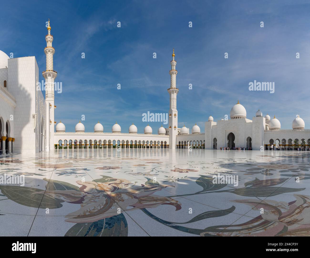 A picture of the Sahan Courtyard of the Sheikh Zayed Grand Mosque Stock ...