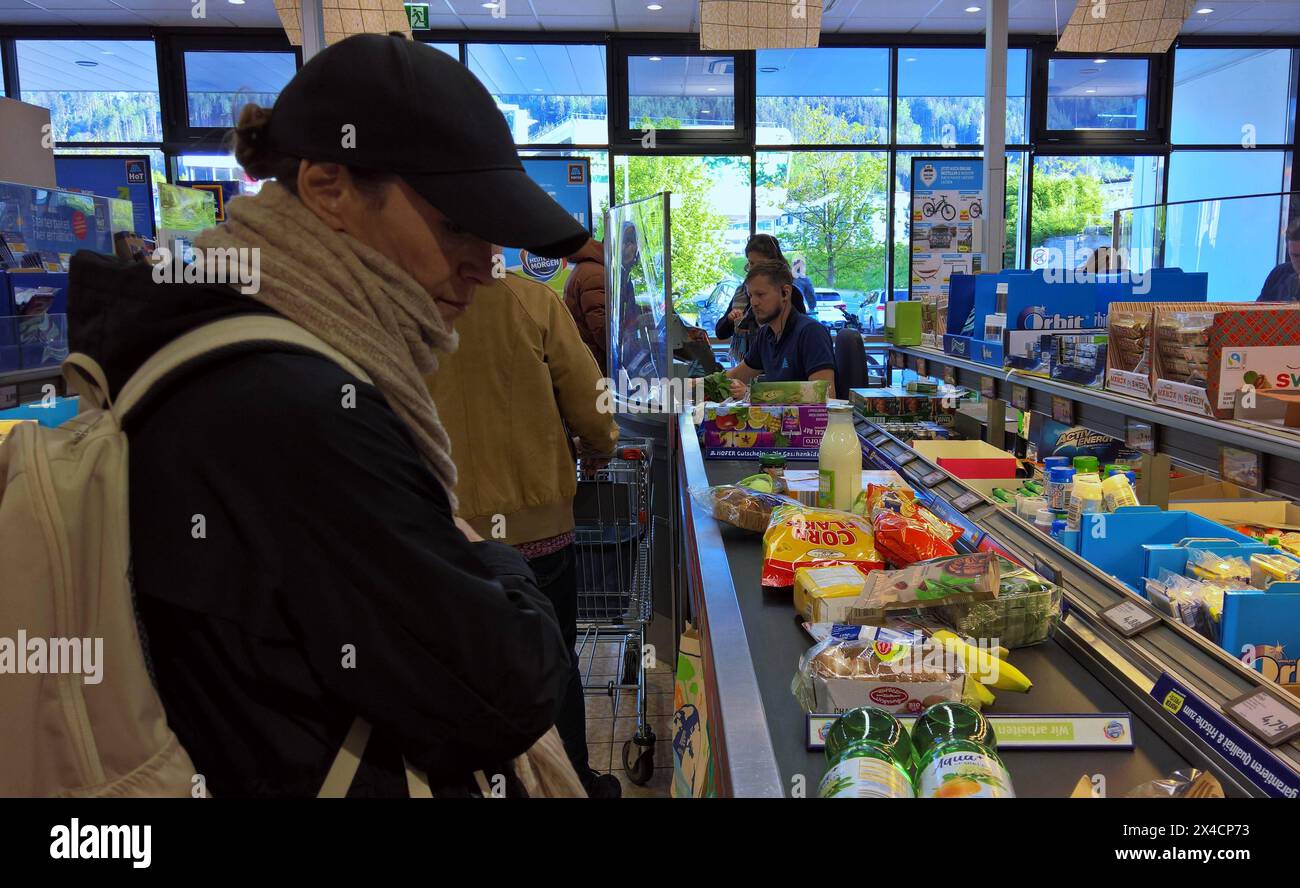 Die Hofer KG ist eine österreichische Lebensmittelhandelskette. Sie ist ...