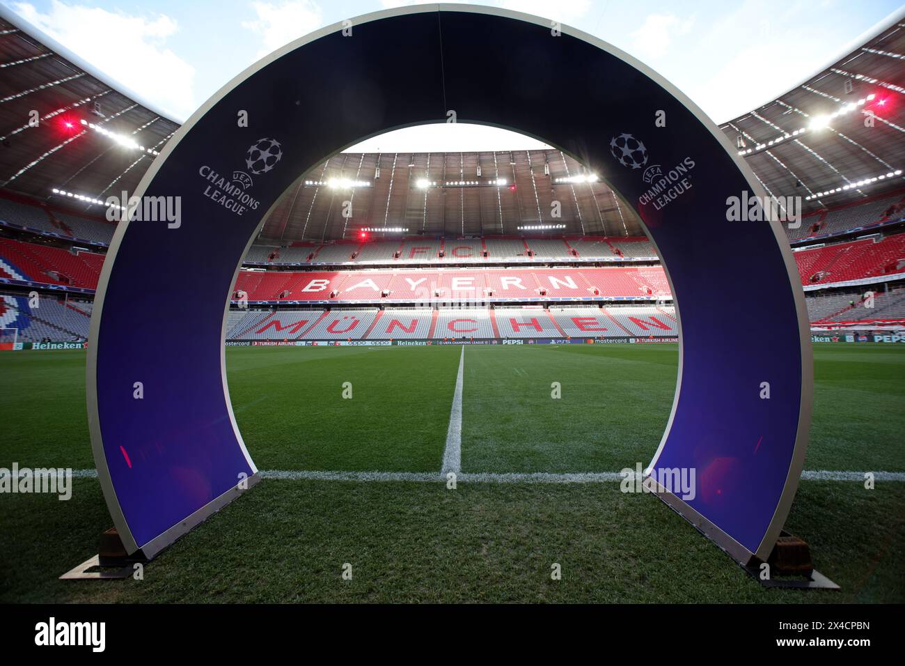 †bersicht Stadion mit Championsleague Tor FC Bayern MŸnchen vs Real ...