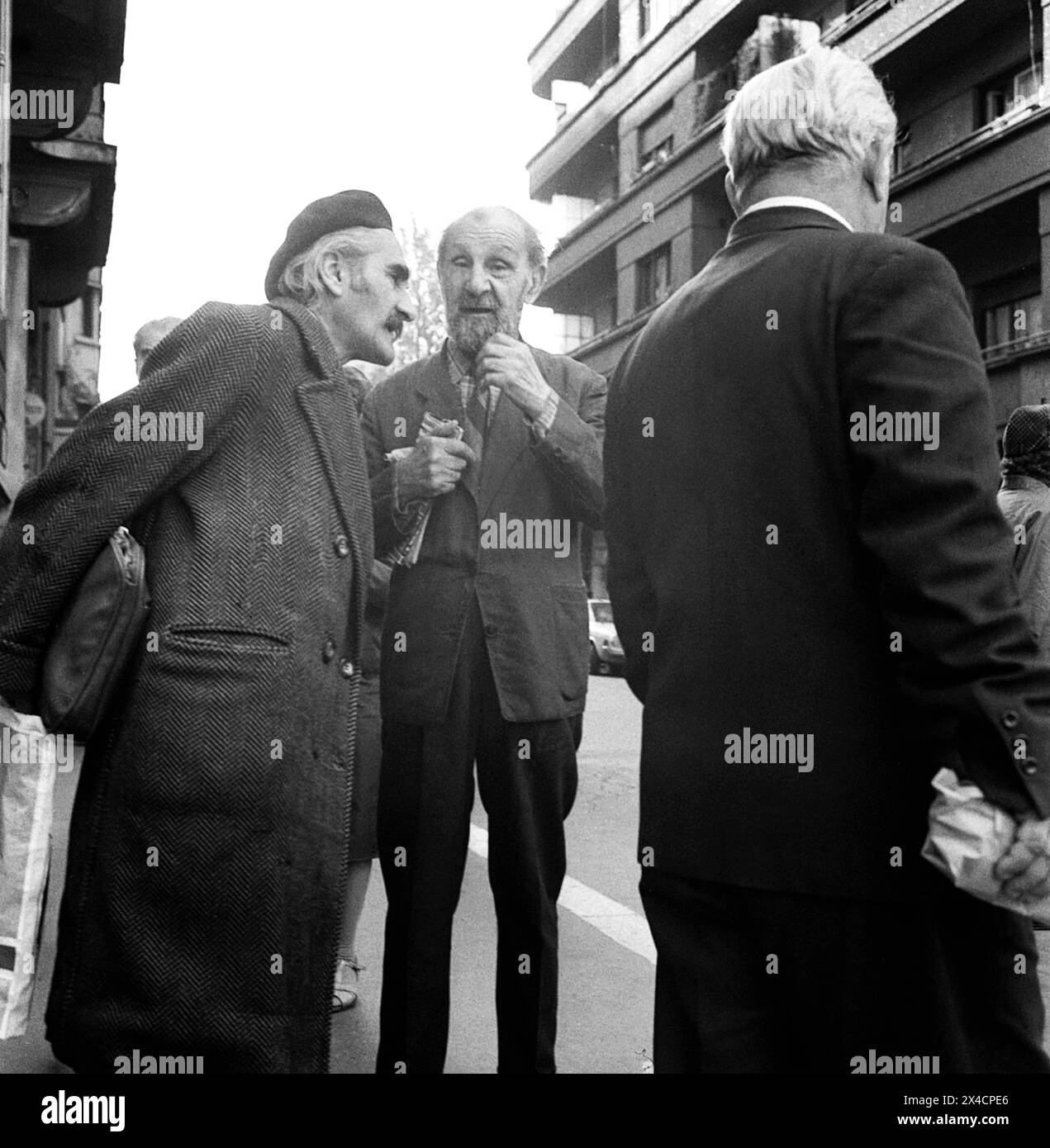 1974 men talking hi-res stock photography and images - Alamy