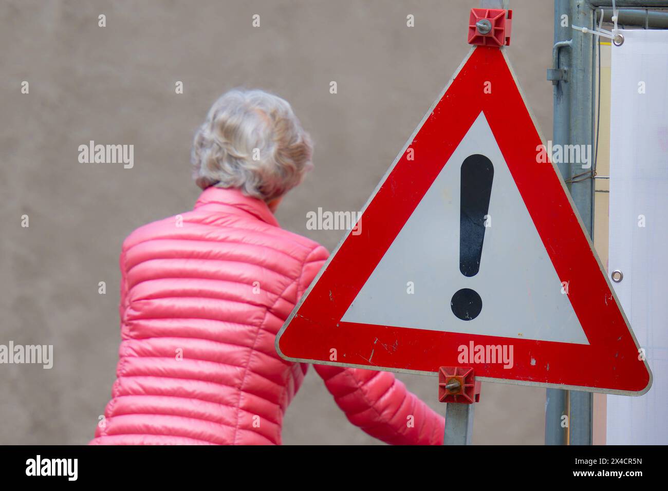 Achtung Vorsicht an dieser Stelle. Salzburg Salzburg Österreich ...