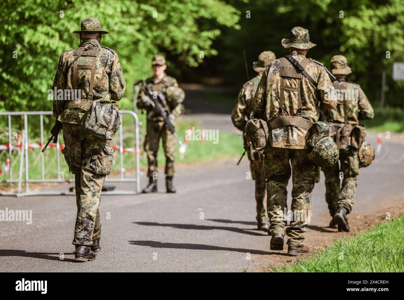 Troisdorf, Germany. 02nd May, 2024. A reconnaissance unit enters the ...