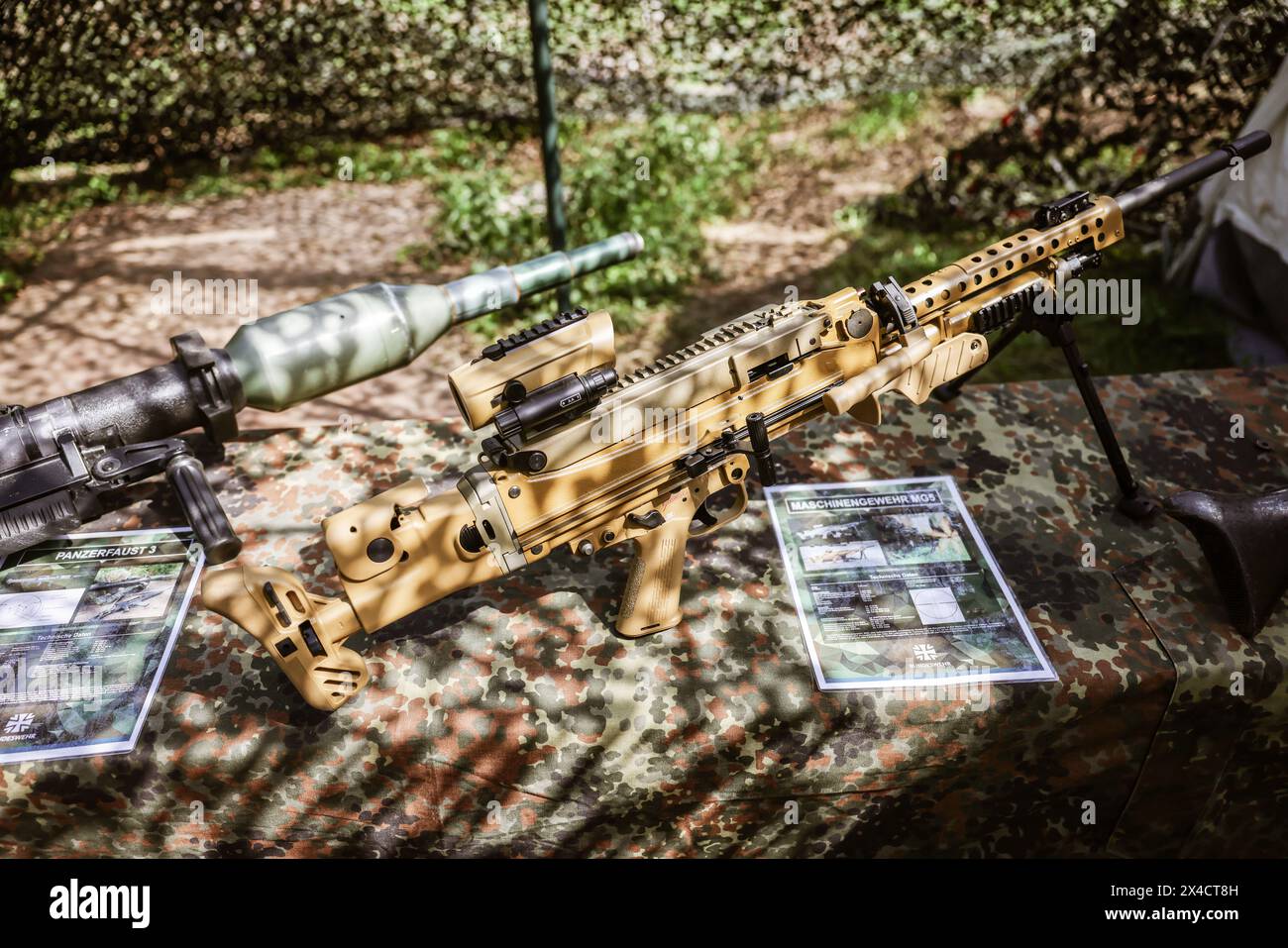 Troisdorf, Germany. 02nd May, 2024. The MG5 machine gun lies on a table ...