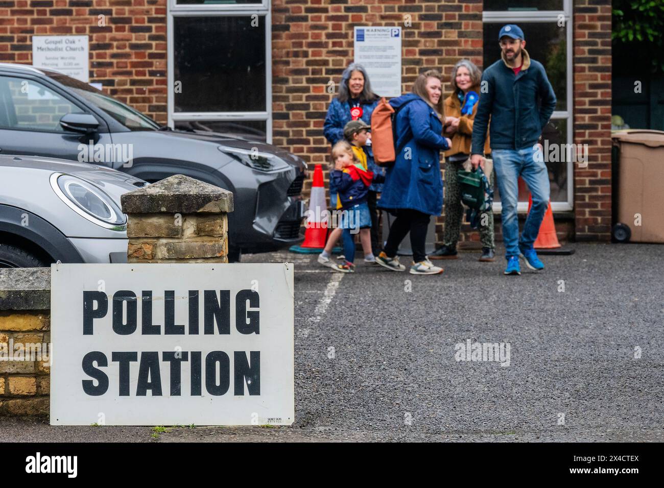 London, UK. 2nd May, 2024. A young family gets the chance to see their ...
