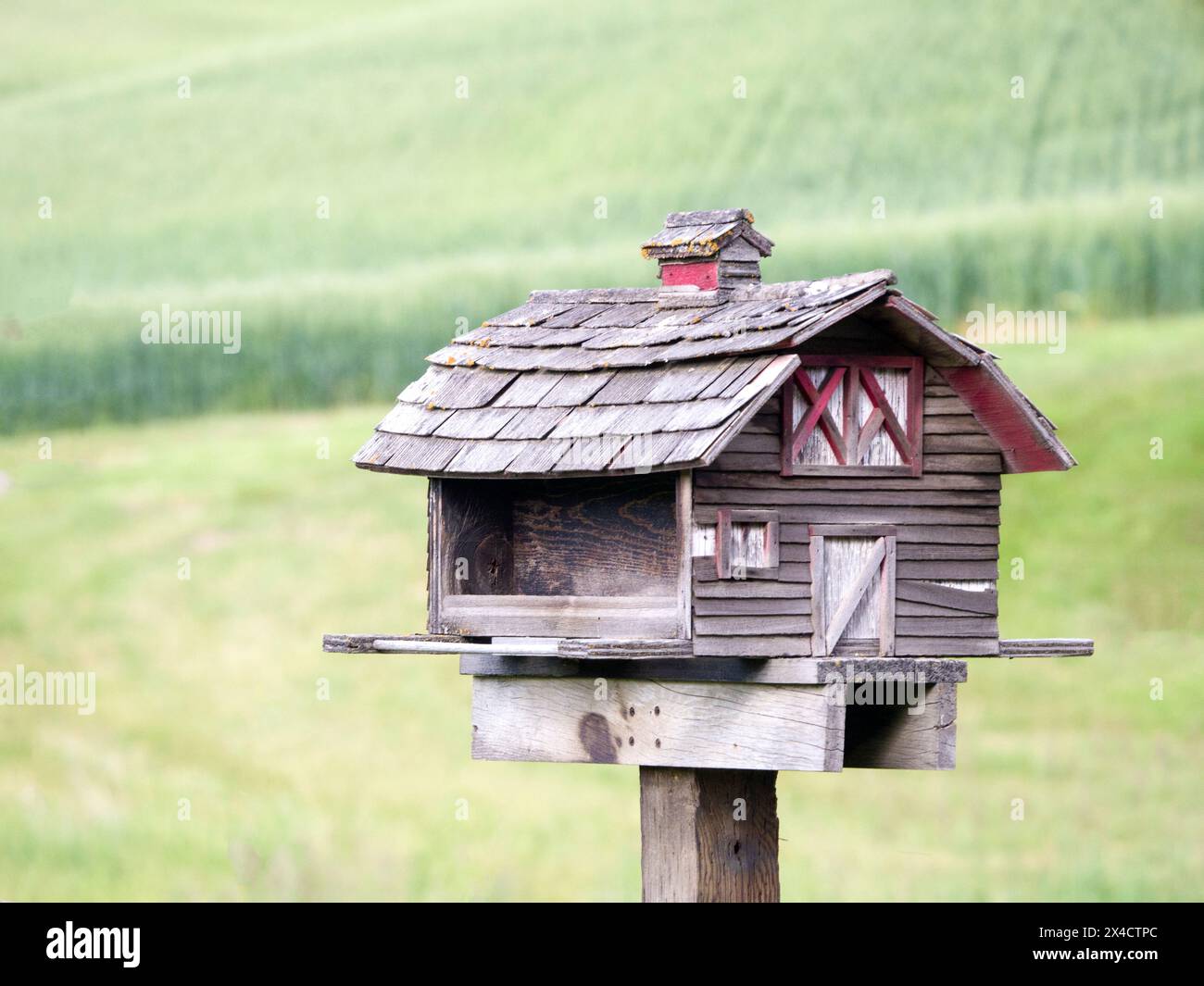 USA, Washington State, Palouse. Cute mailbox on a farm in the Palouse ...