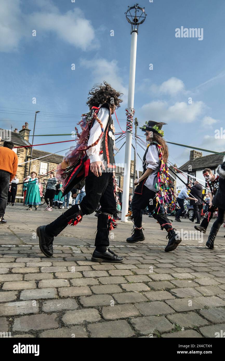 Morris dancing around a Maypole Stock Photo - Alamy