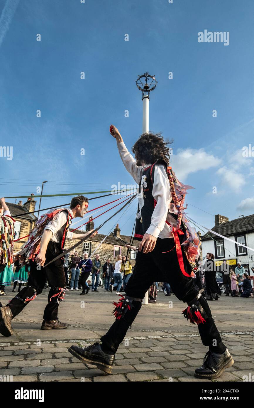 Morris dancing around a Maypole Stock Photo - Alamy