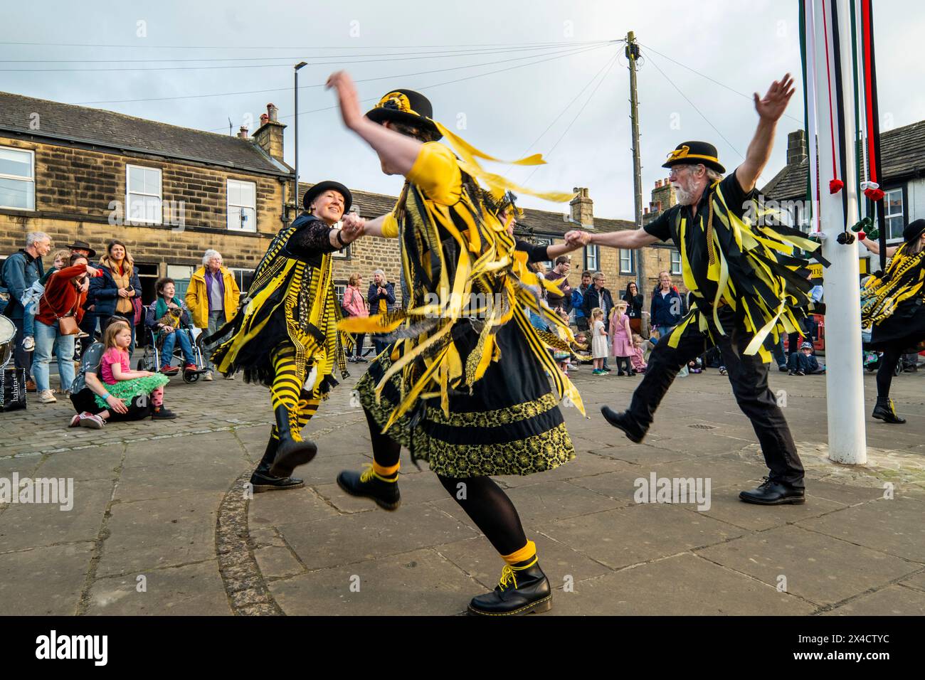 May pole dancers hi-res stock photography and images - Alamy