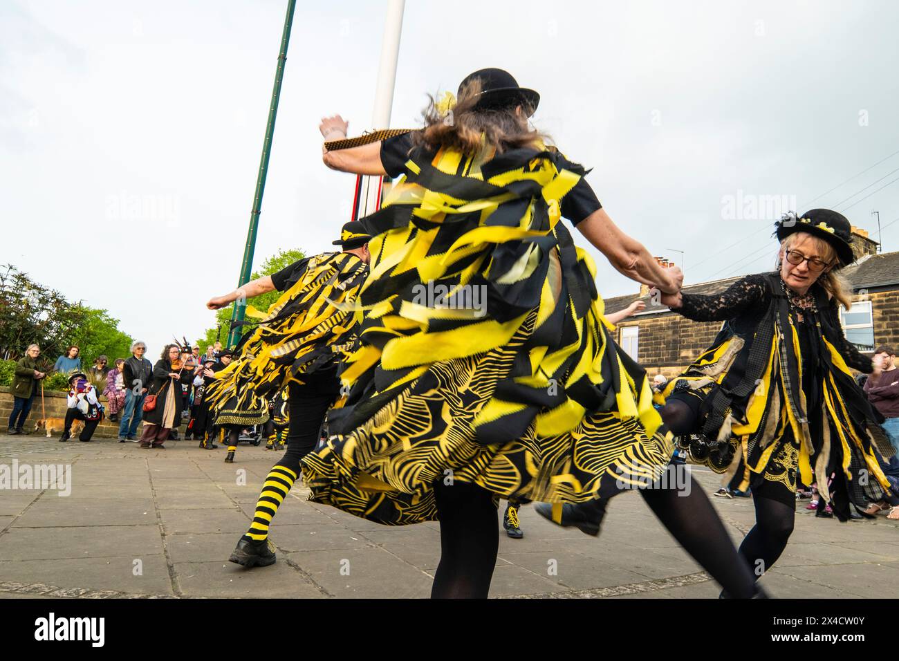 Morris dancing around a Maypole Stock Photo - Alamy