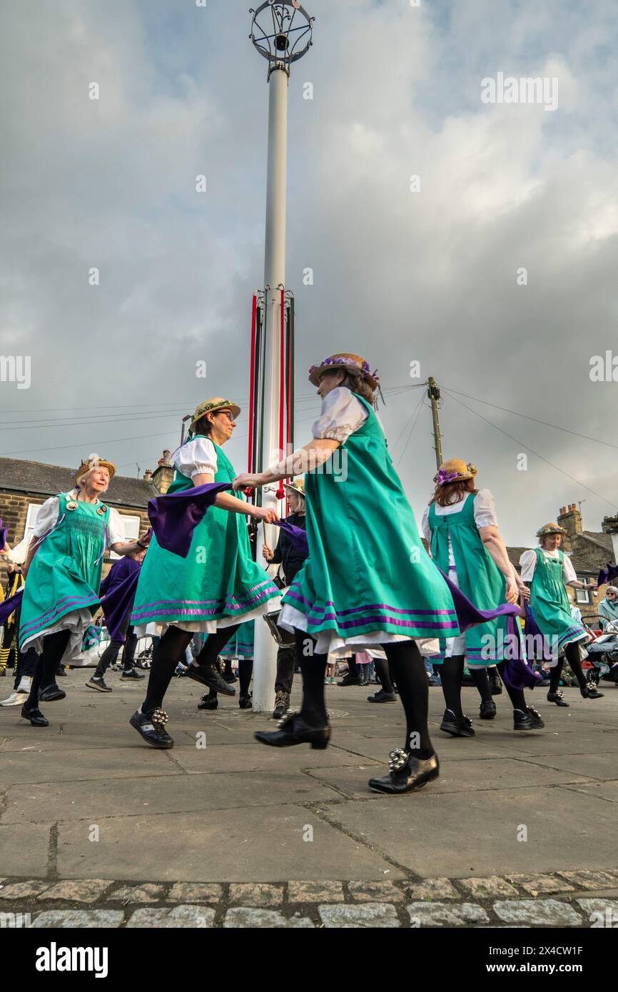 Morris dancing around a Maypole Stock Photo - Alamy