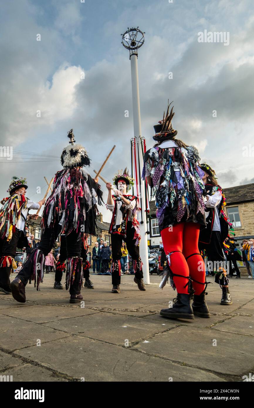 Morris dancing around a Maypole Stock Photo - Alamy