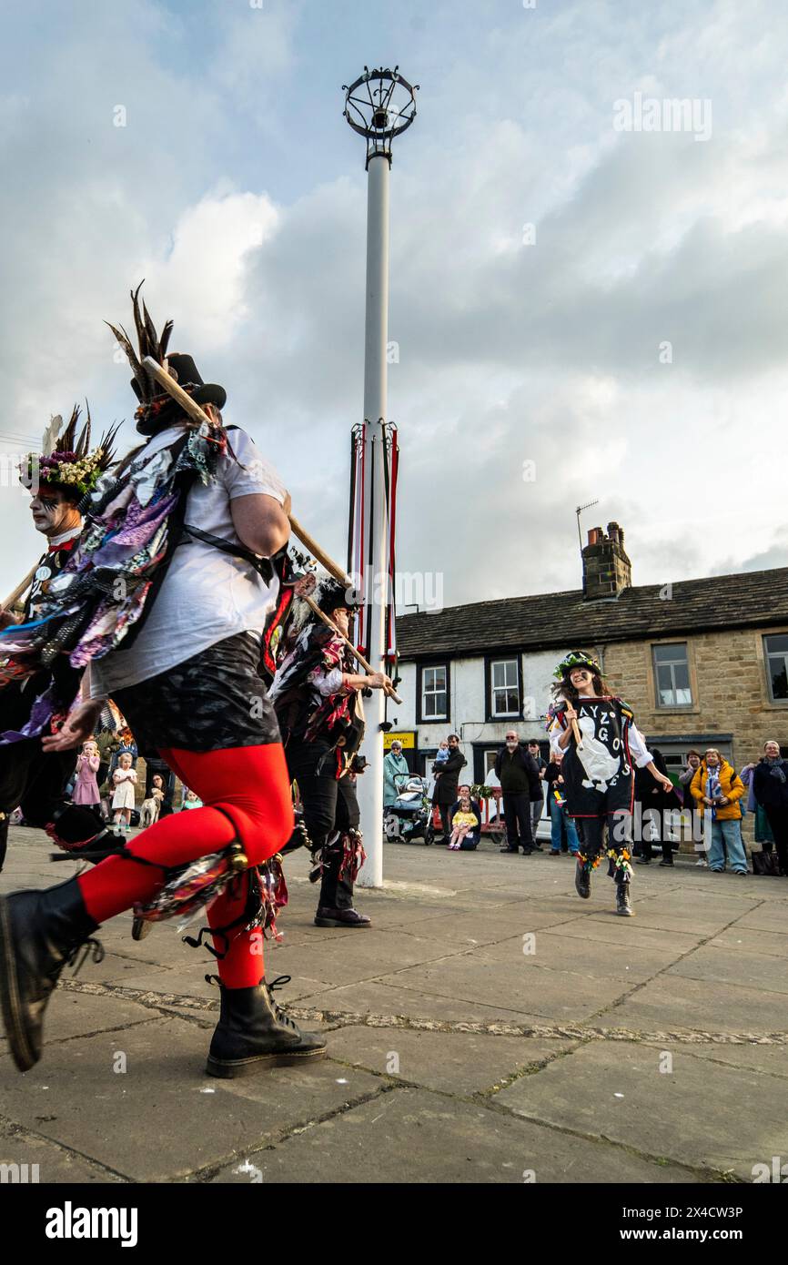 Morris dancing around a Maypole Stock Photo - Alamy