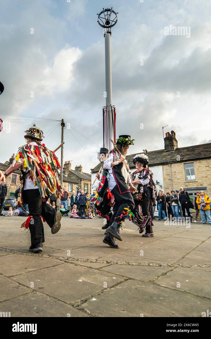 Morris dancing around a Maypole Stock Photo - Alamy