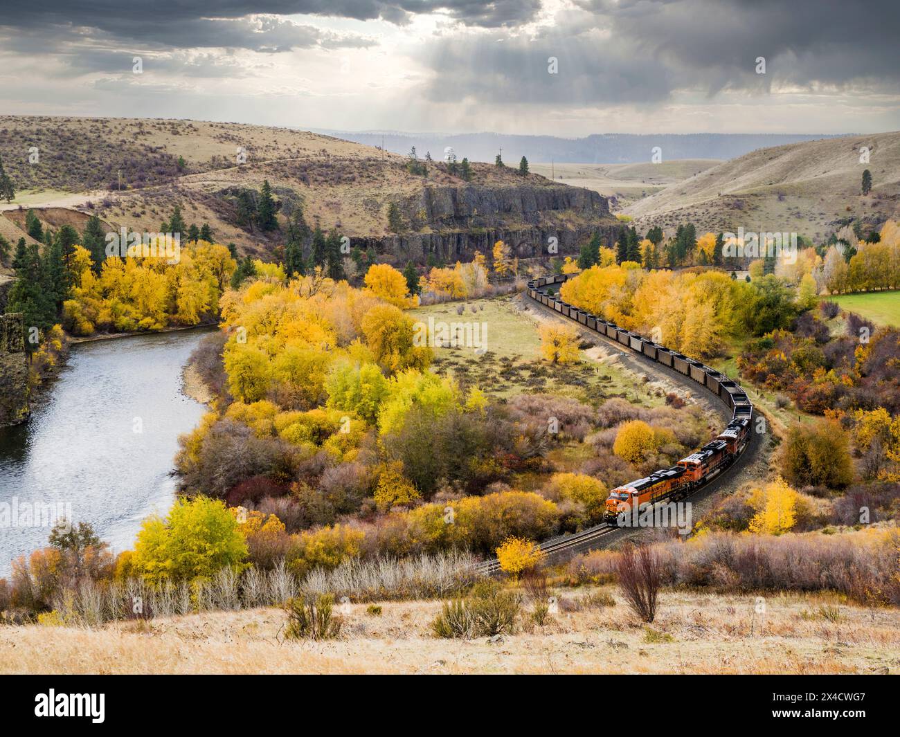 USA, Washington State, Kittitas County. Burlington Northern Santa Fe ...