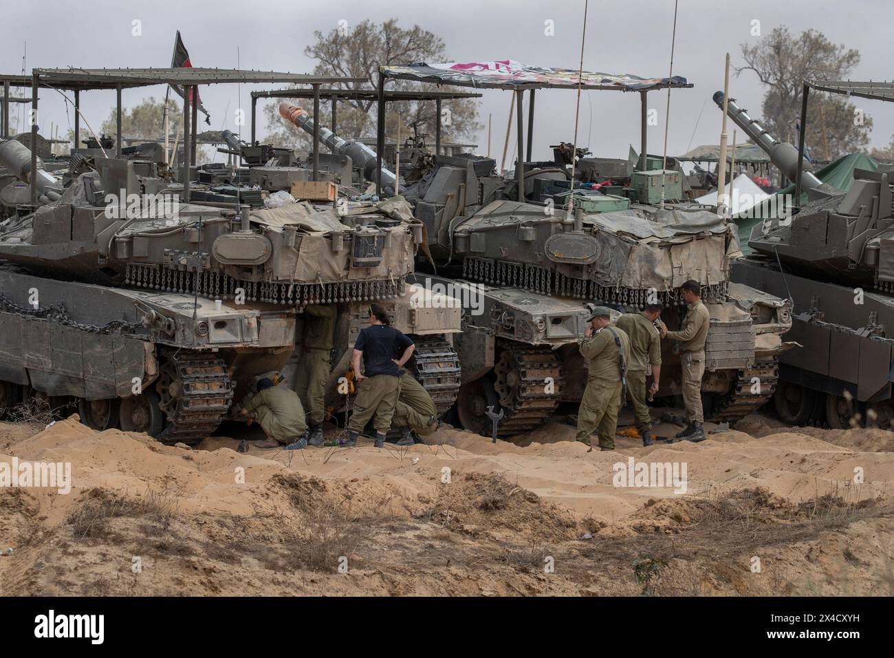 Merkava tanks hi-res stock photography and images - Alamy