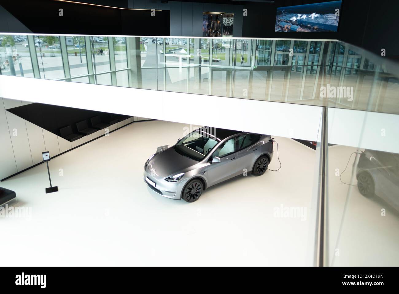 quicksilver electric TESLA Model Y car performance in Gigafactory ...