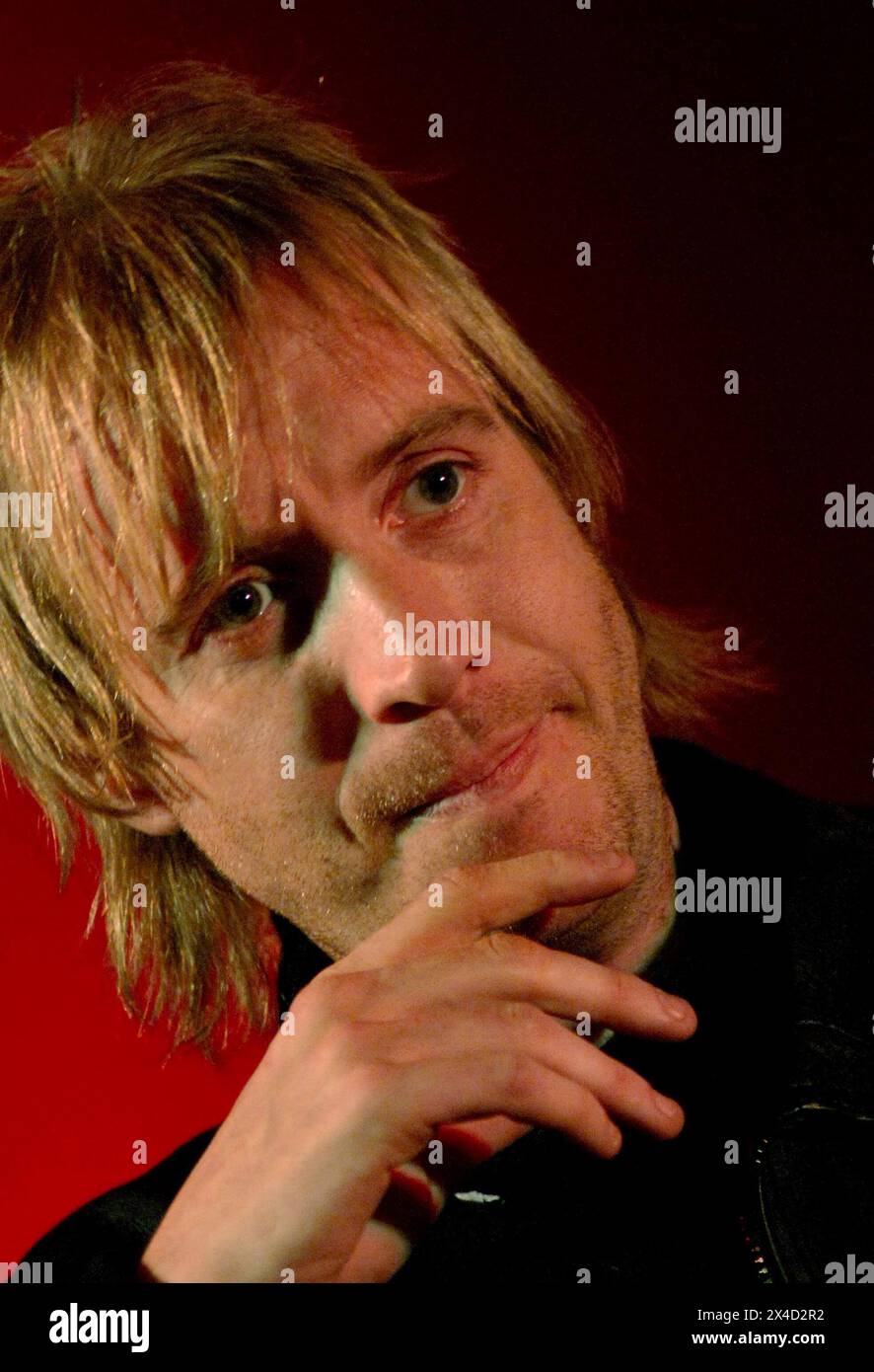 Welsh actor Rhys Ifans. 6/4/05 Stock Photo - Alamy