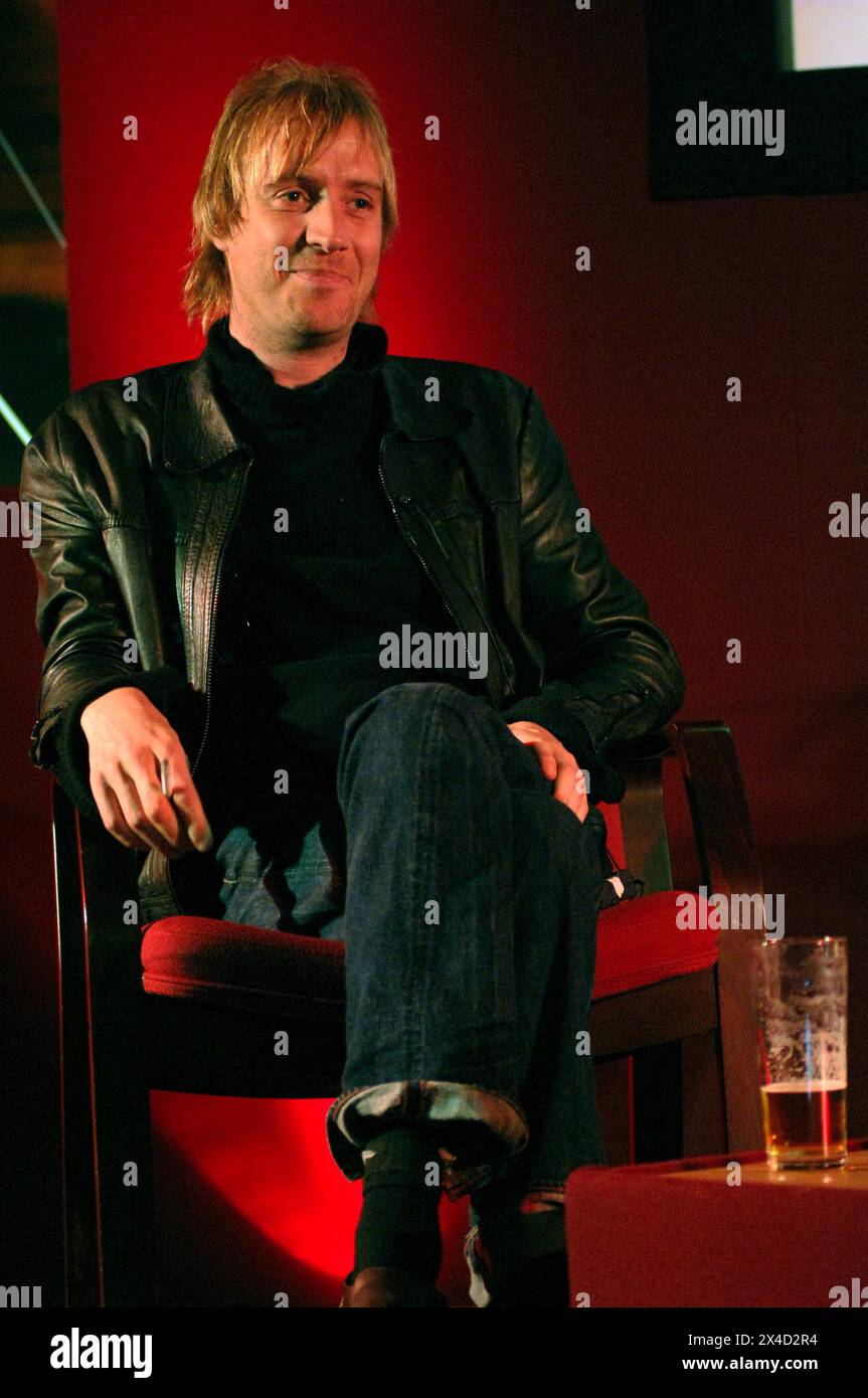 Welsh actor Rhys Ifans. 6/4/05 Stock Photo - Alamy