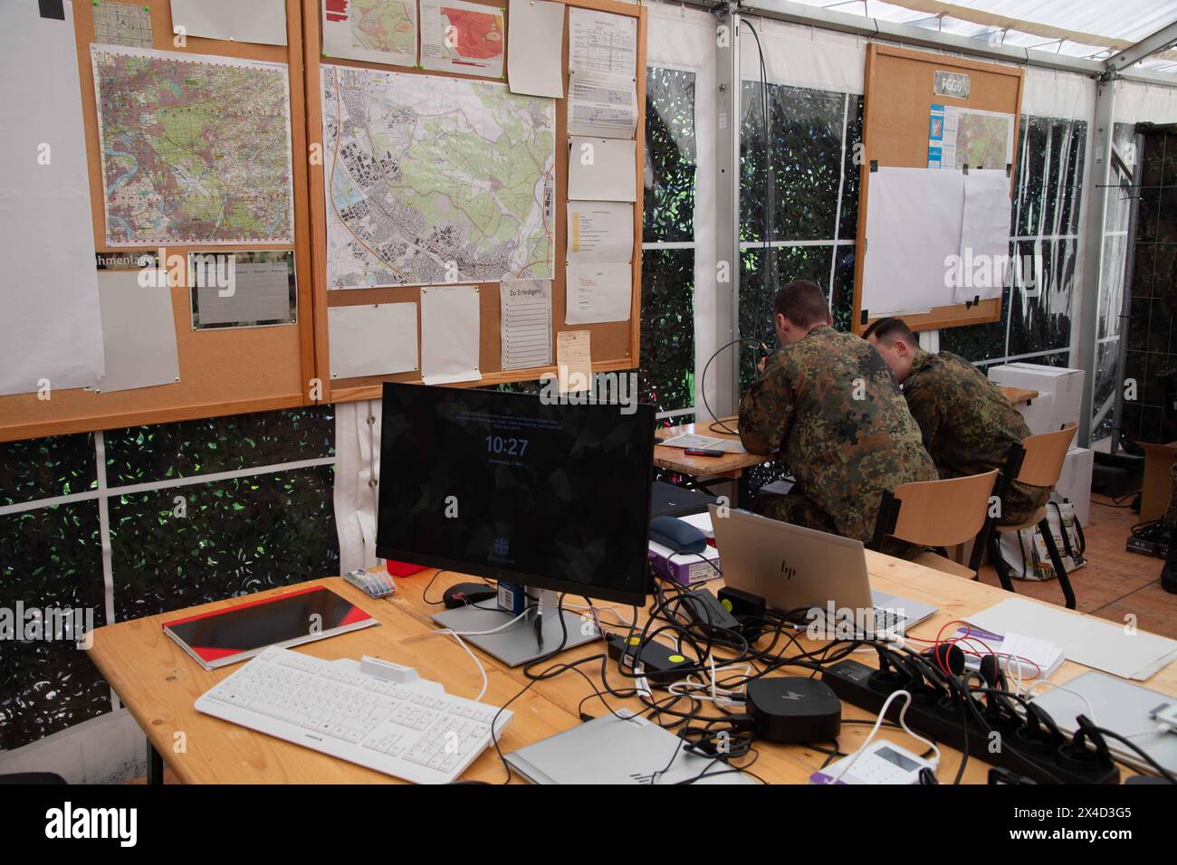 Soldaten im Regimentgefechtsstand, allgemein, feature, Randmotiv ...