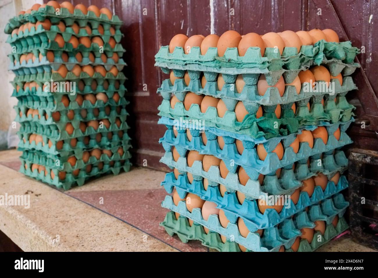Fes, Morocco. Fresh eggs for sale in the medina Stock Photo - Alamy