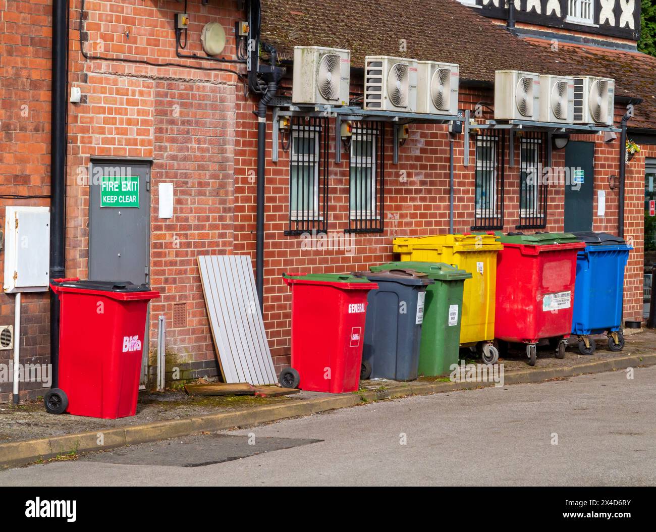 Bins outside office hi-res stock photography and images - Alamy