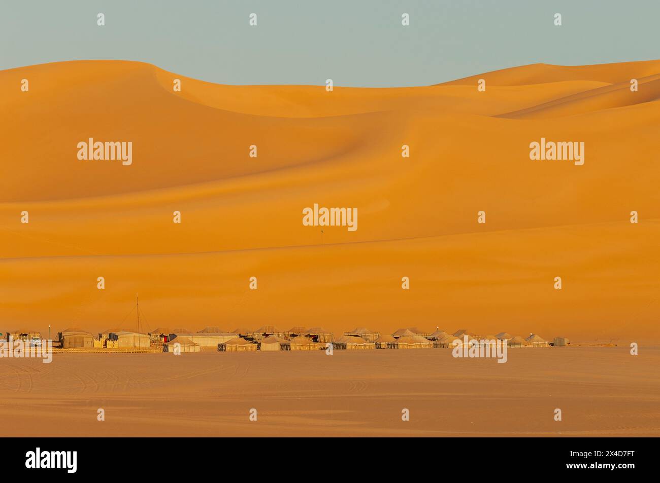 Sand dunes in the Erg Awbari. Fezzan, Libya Stock Photo - Alamy