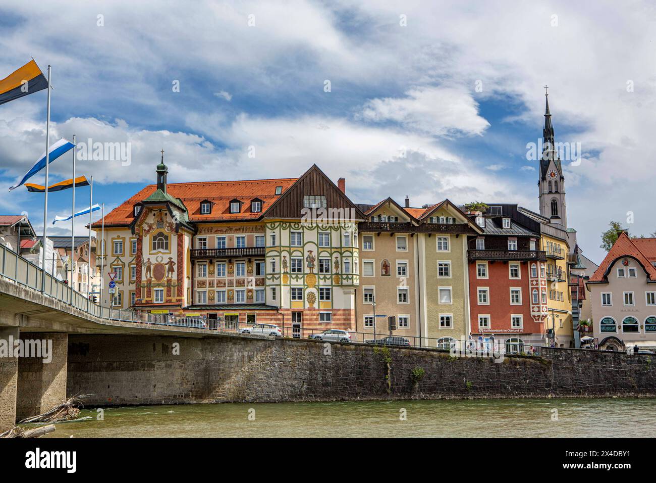 Town view with isar and parish church maria himmelfahrt hi-res stock ...
