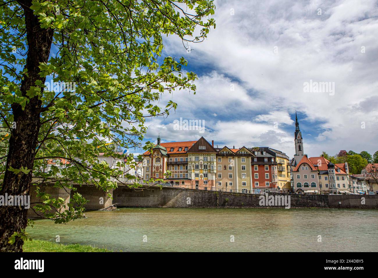 Town view with isar and parish church maria himmelfahrt hi-res stock ...