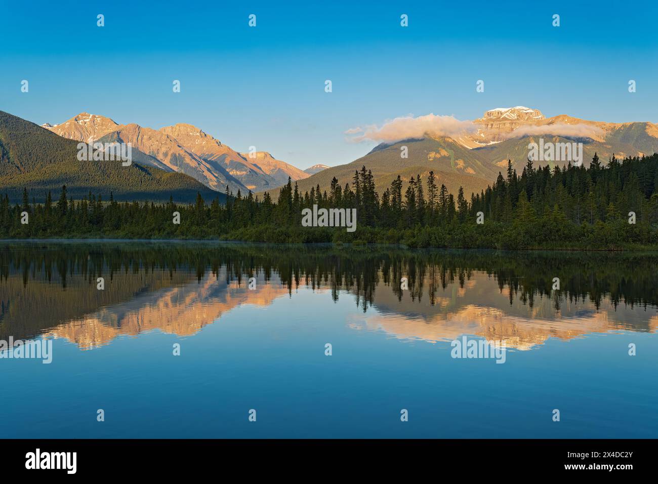 Sunrise vermilion lake banff hi-res stock photography and images - Alamy