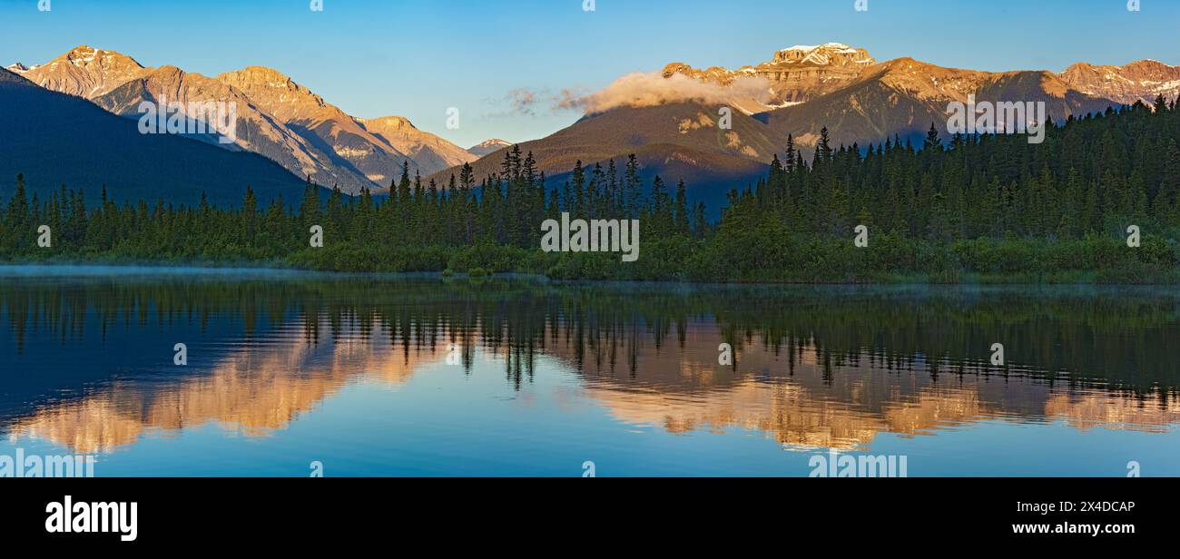 Sunrise vermilion lake banff hi-res stock photography and images - Alamy