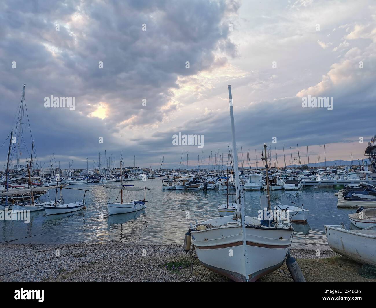 Seascape in a completely calm sea Stock Photo - Alamy