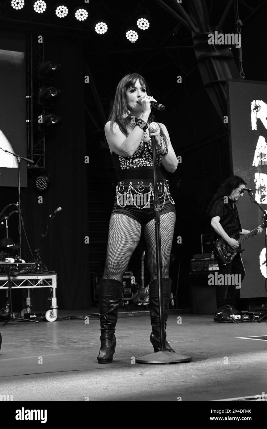 Female street artist on Black and White Stock Photos & Images - Alamy